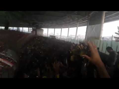 TT ARENA , ANANIN AMI GALATASARAY MARŞI.