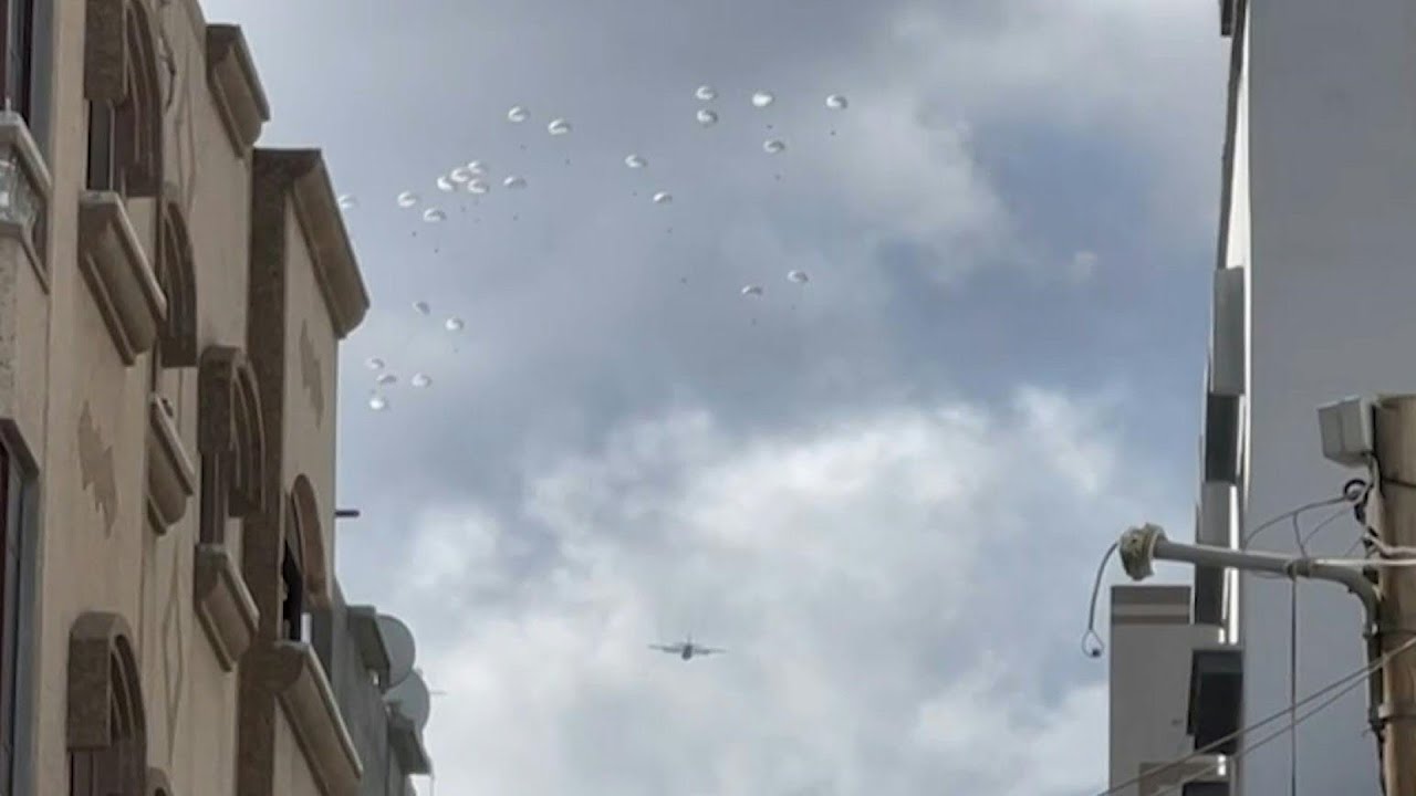 Planes parachute aid into Gaza City | AFP - YouTube