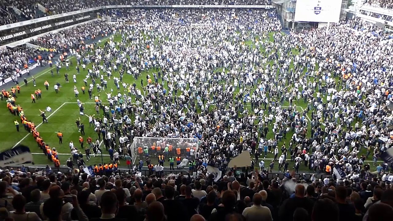 White Hart Lane The Finale Last three minutes of match and the pitch ...