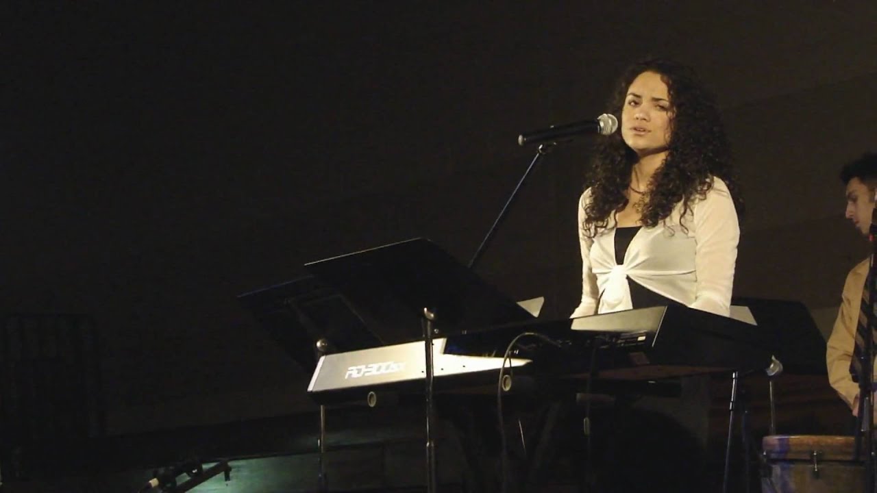 Amanda Vernon - Dios te Salve Maria - YouTube