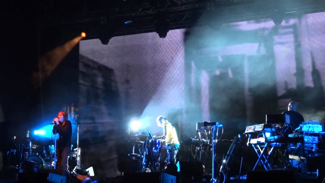 Portishead - Machine Gun - maltafestival Poznań 2011 - YouTube