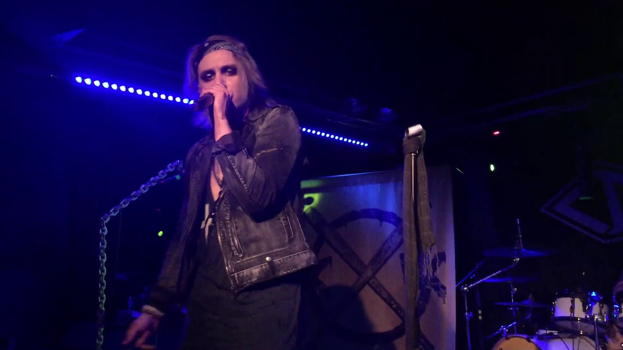 CRASHDIET - Chemical live @ LegendClub Milan - YouTube