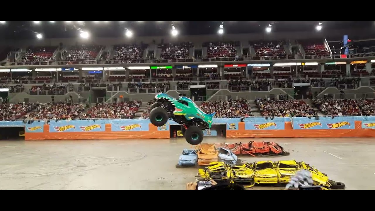 hot wheels Monster trucks Live Budapest 2022 - YouTube