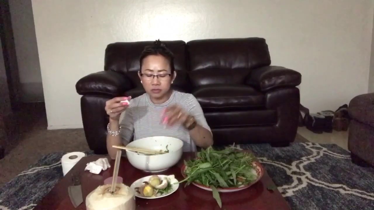 Eating homemade noodle soup and sandwich together with friends. - YouTube