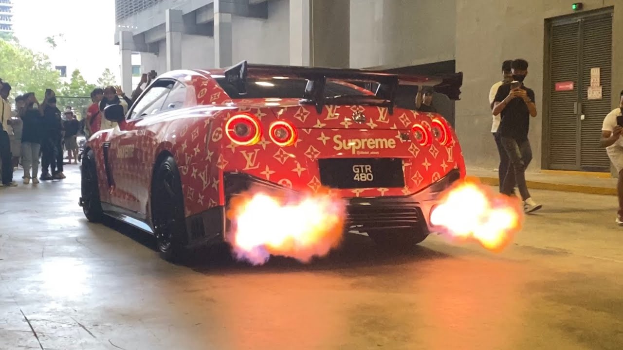 700HP Nissan GT-R35 Shot revving - YouTube