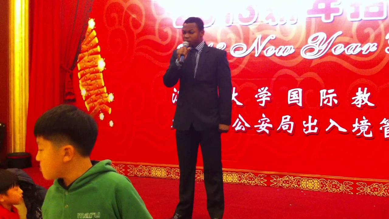 Chinese foreigners talents, African singing in Chinese language - YouTube