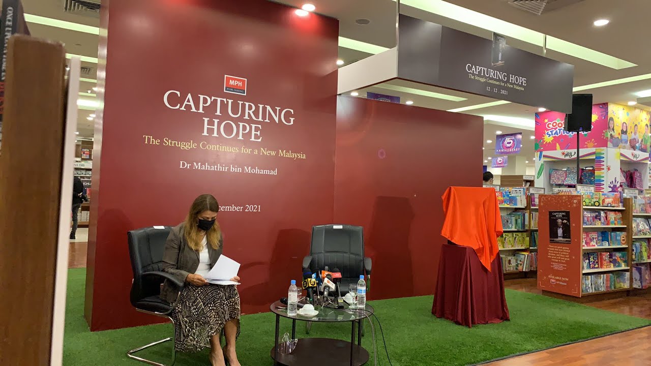 🔴 [LIVE] Pelancaran Buku Tun Dr. Mahathir - CAPTURING HOPE - YouTube