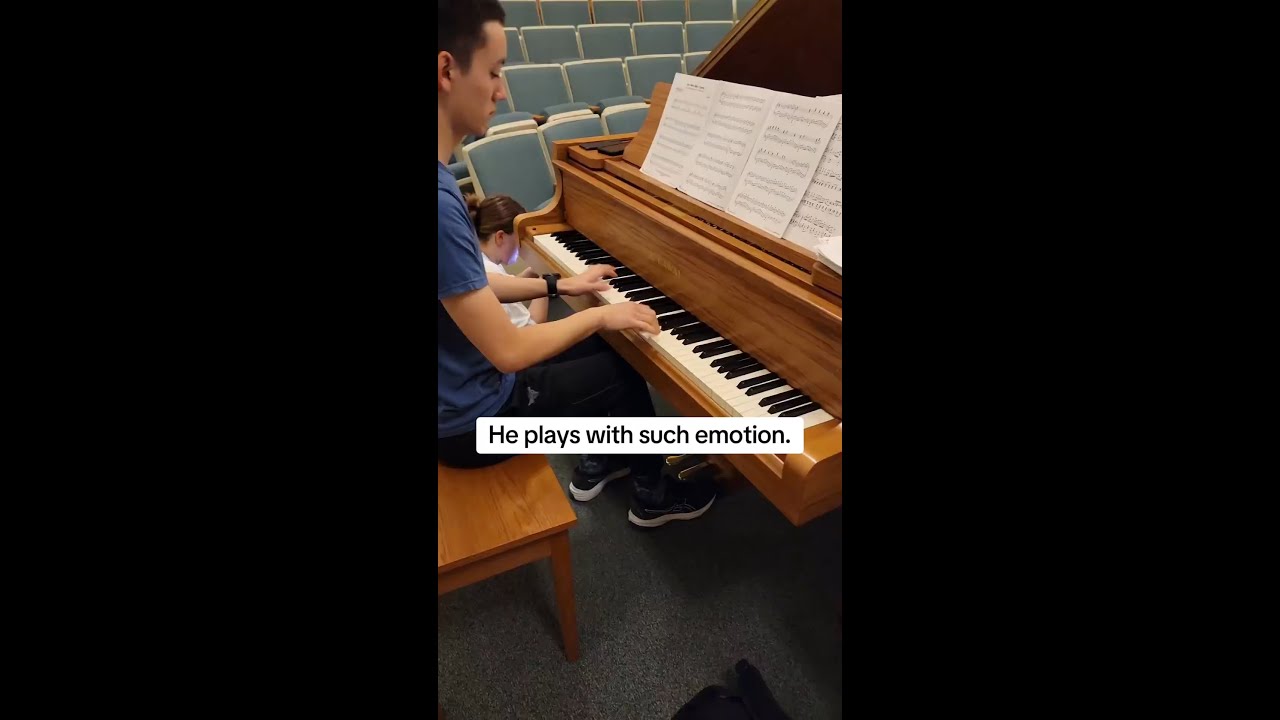 Talented Piano Player - YouTube