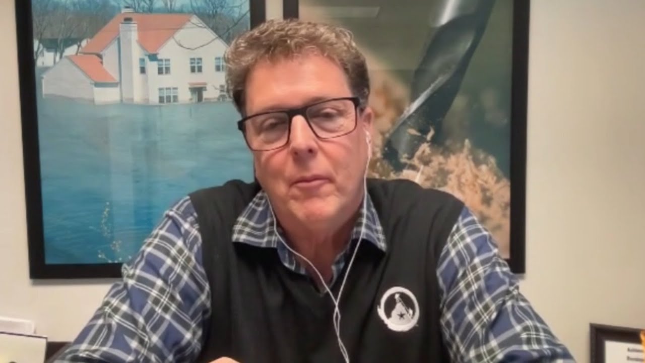 Closing the Generational Gap in the Workplace | Dr. Tim Elmore | Guest ...