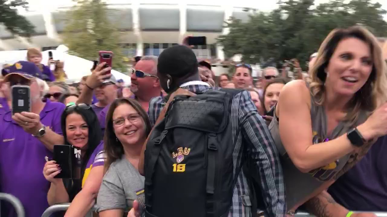 LSU arrives to Tiger Stadium for final home game of record-setting 2019 ...