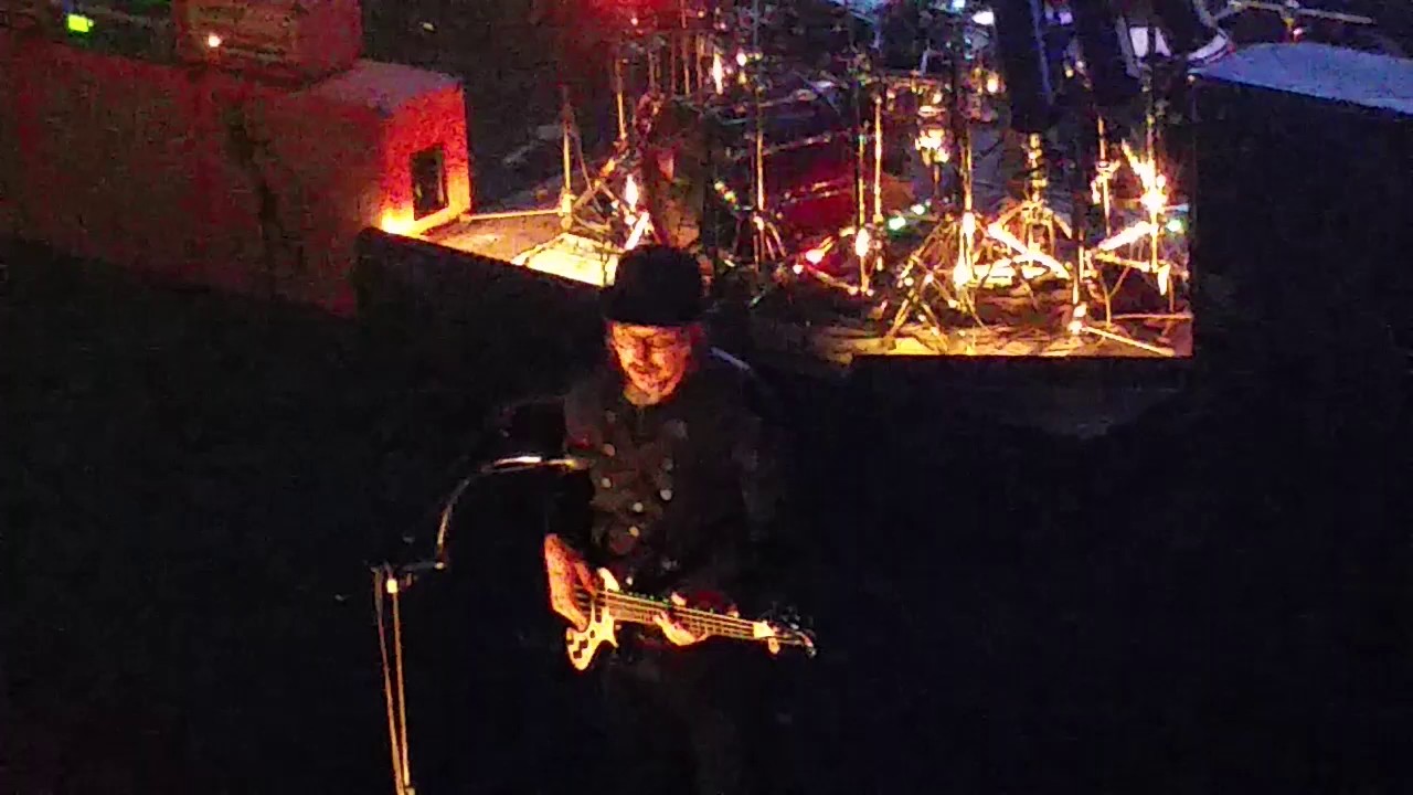 Primus - Wynona's Big Brown Beaver en vivo - Santiago 03/03/2017 - YouTube
