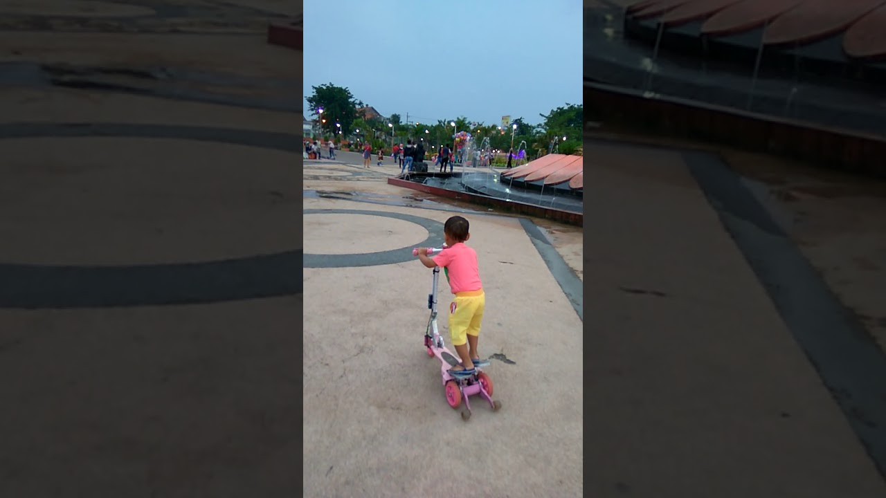 Alun alun Mojokerto - YouTube