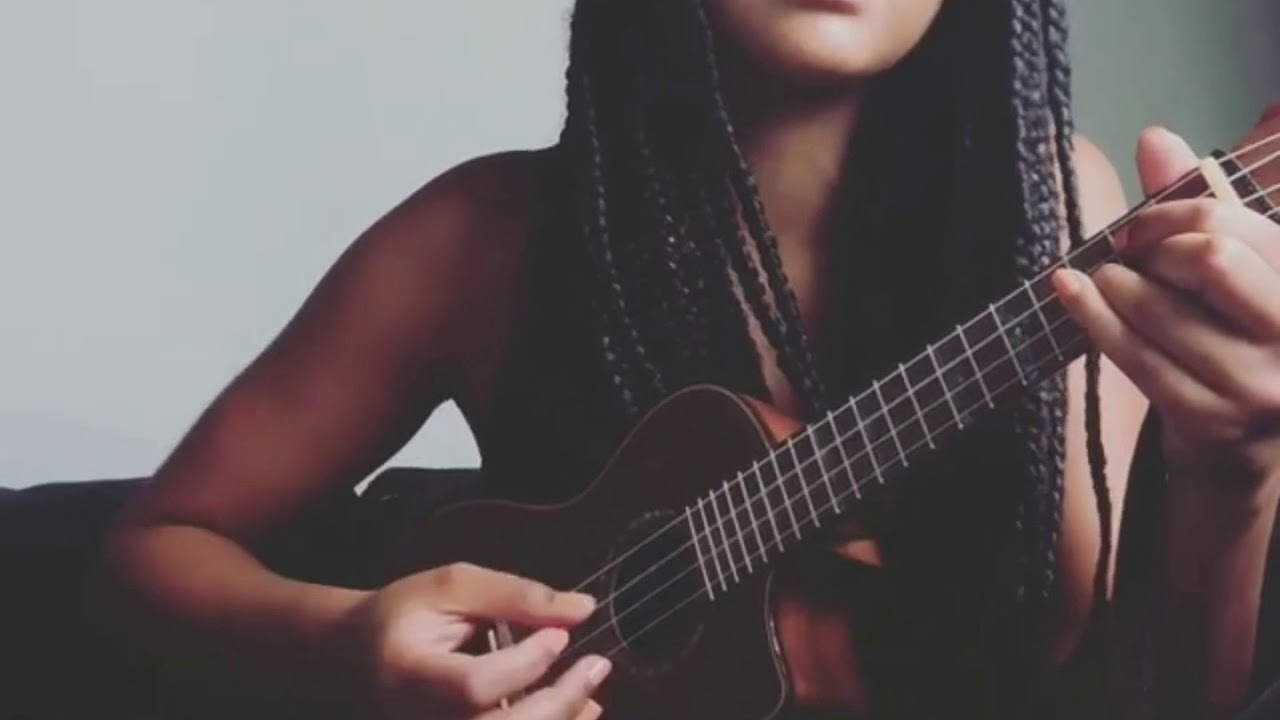 Aisha Dee sing - YouTube