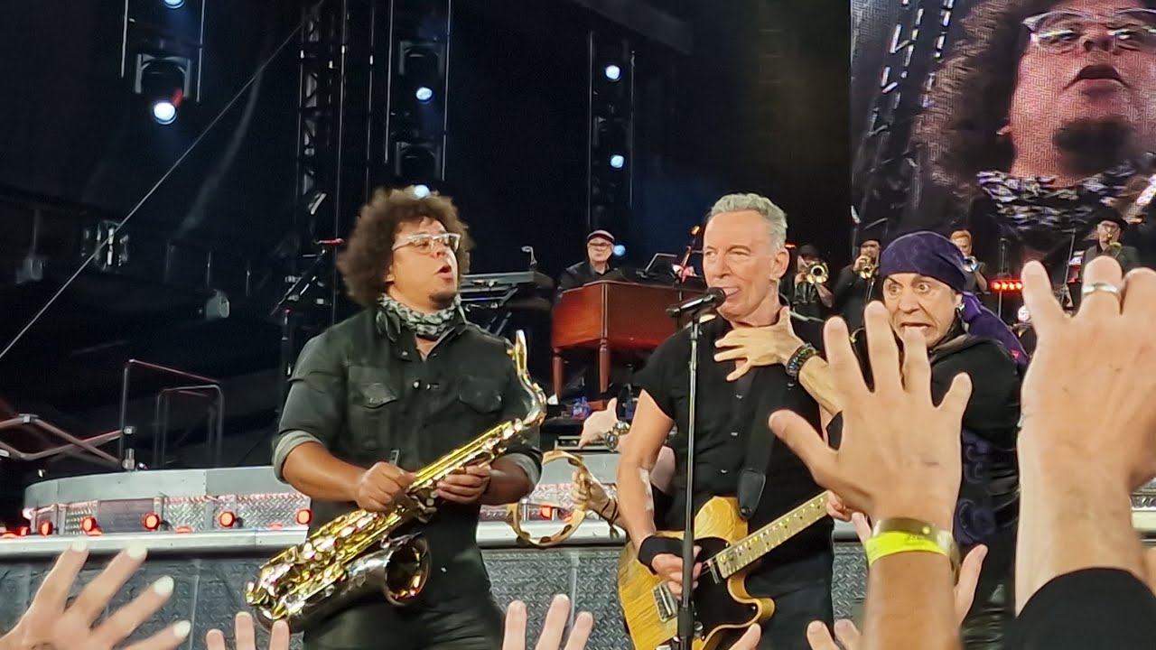 Bruce Springsteen & E Street Band - Rosalita (Come Out Tonight) - East ...