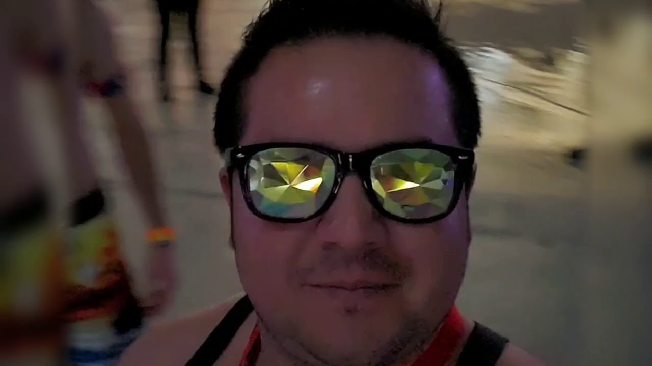 Soundwave Edmonton feat Galantis- world waterpark - YouTube