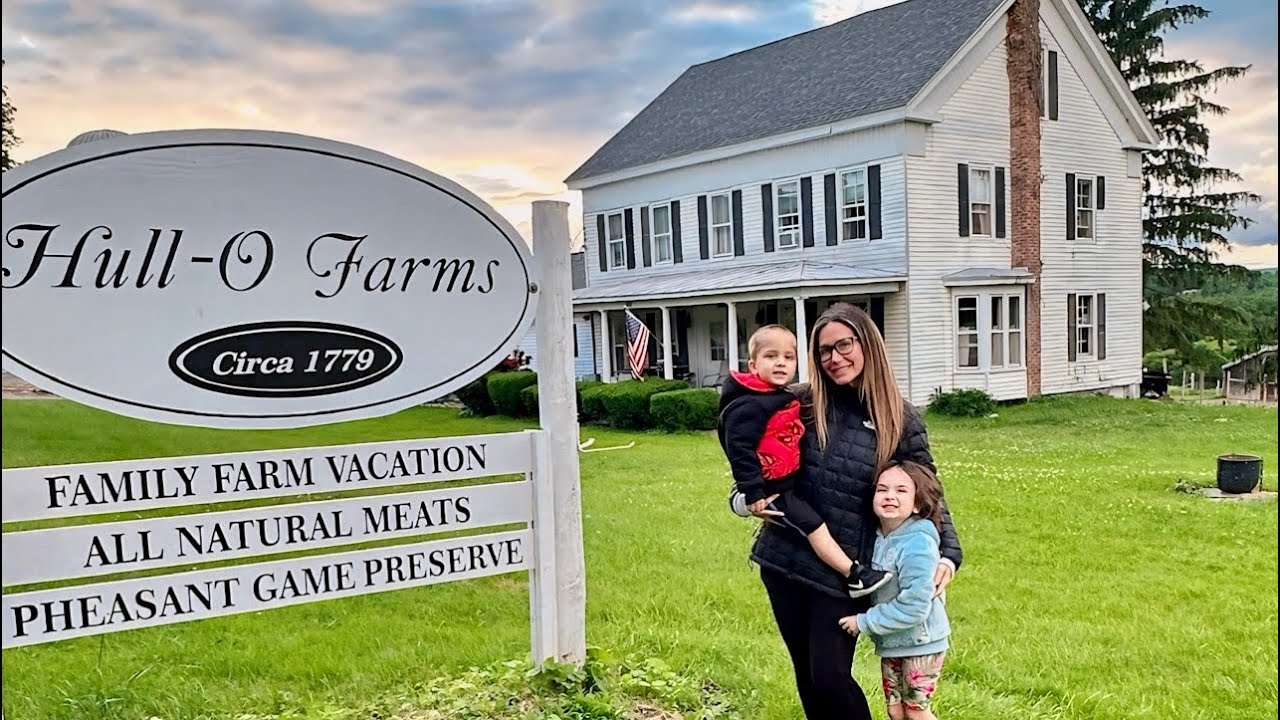 STAYING ON A FARM IN NEW YORK (HULL-O FARM) 🌾🌞 - YouTube