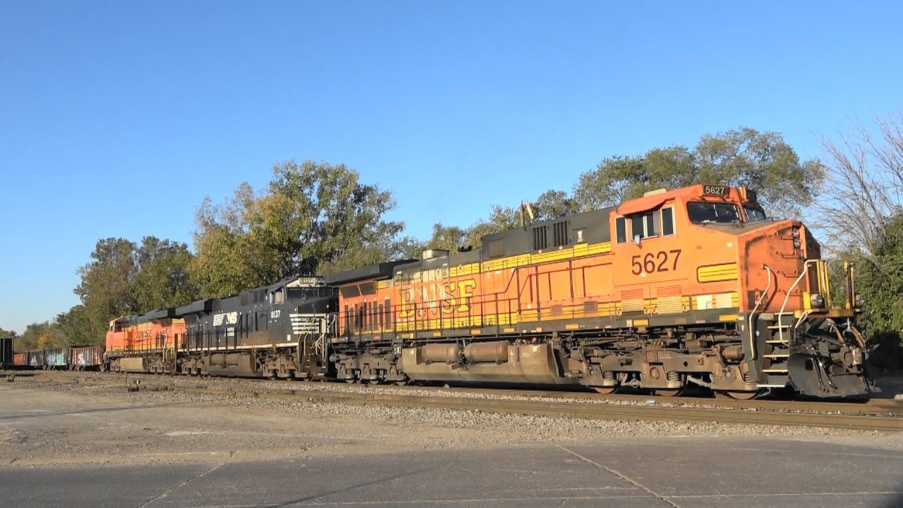 BNSF 5627 w/ NS Power Leads Freight, Davenport, IA - YouTube