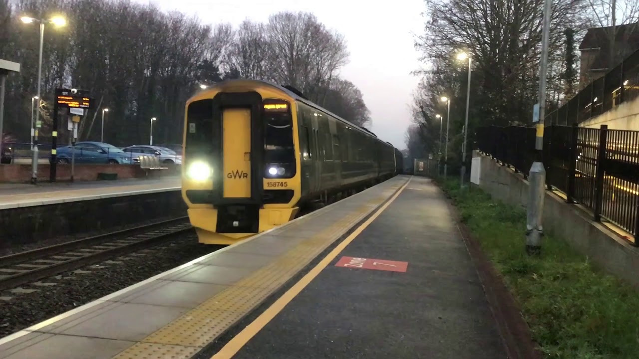Frosty evening at Keynsham Train Station - YouTube