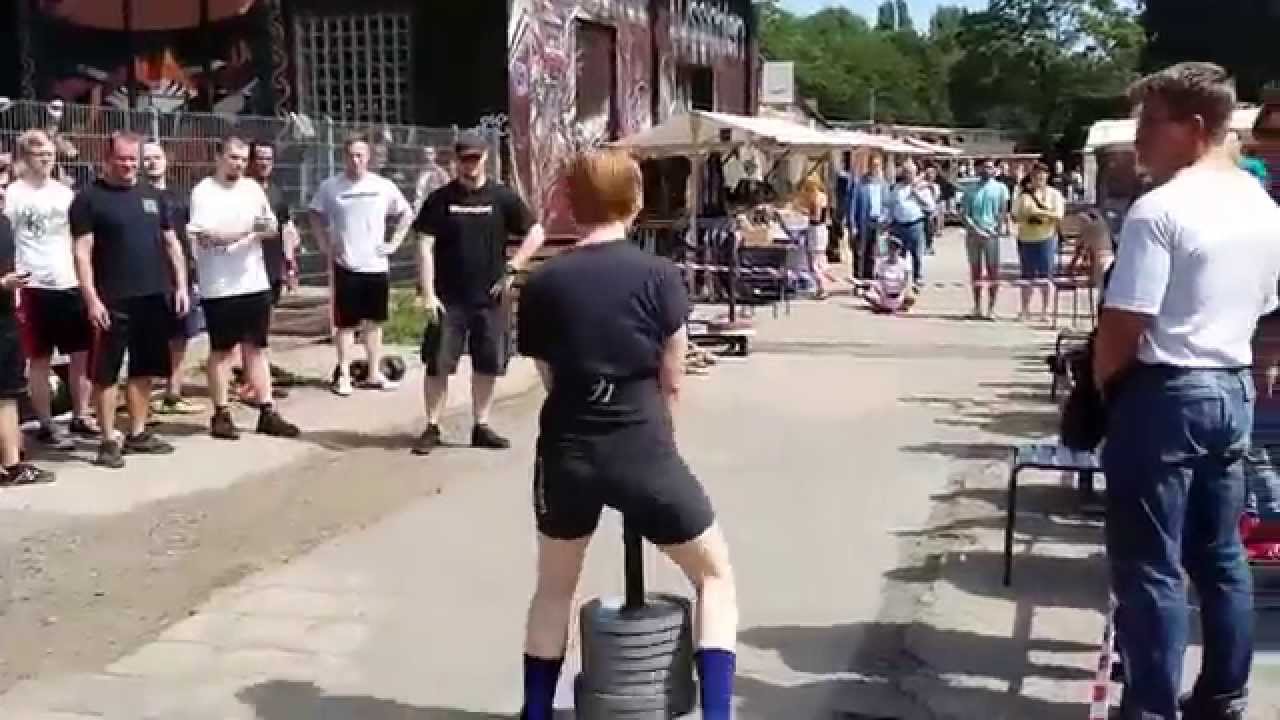 Strongman WK Berlin Strength: Farmers Walk + Duck Walk - YouTube