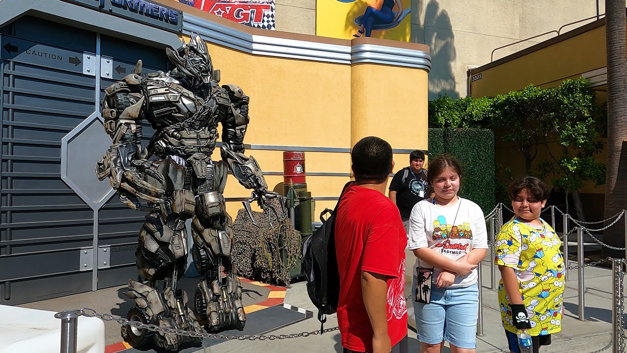 Megatron Comedy Show / Universal Studios Hollywood [4K] - YouTube