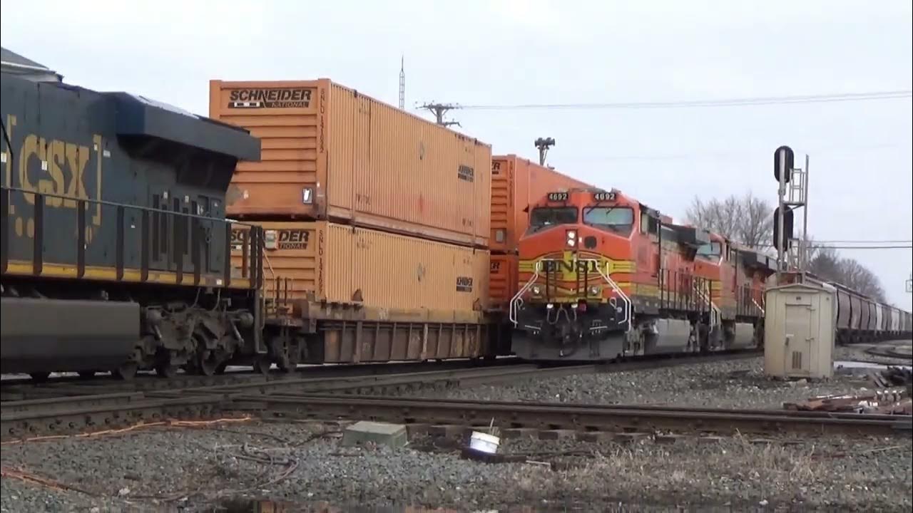 CSX I016 meets CSX G110 with CSX & BNSF power in Deshler, OH - YouTube