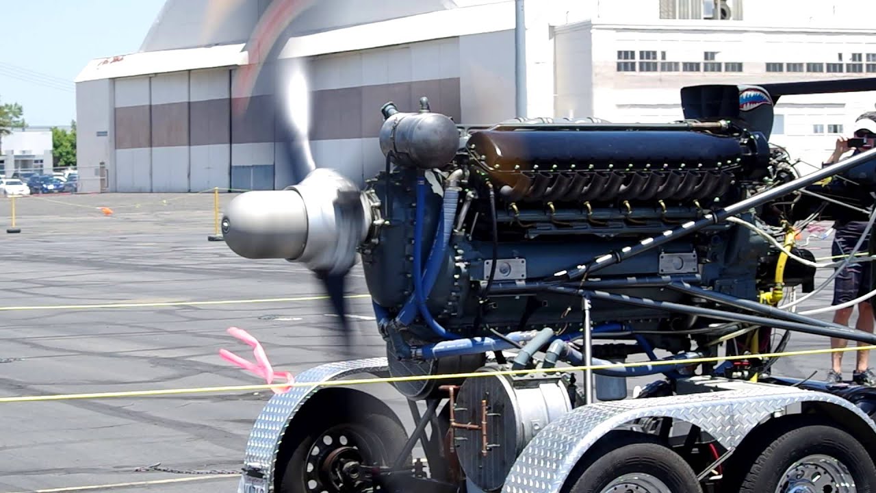 Allison V-1710 trailer up to full boost - YouTube