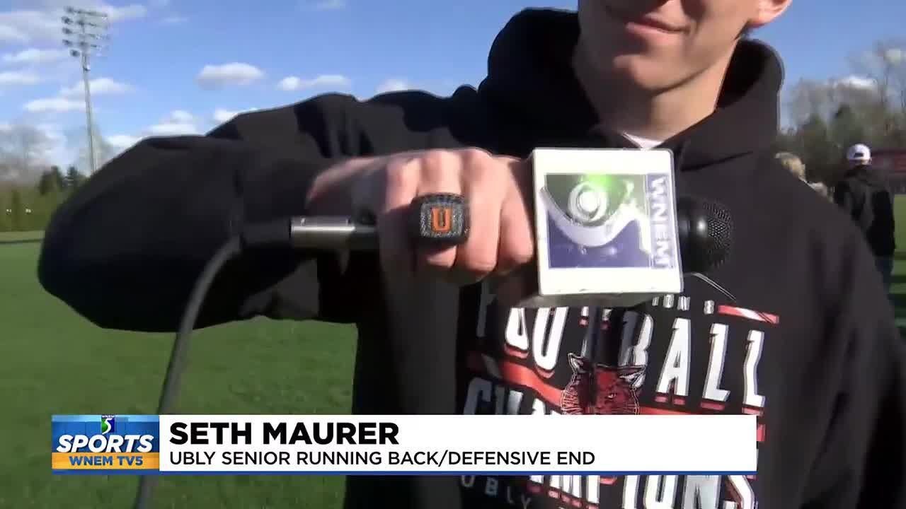Ubly Football team receives their state championship rings - YouTube