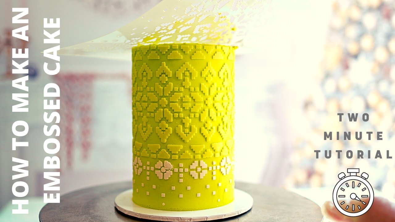 How to make an embossed Christmas sweater cake with a stencil technique ...