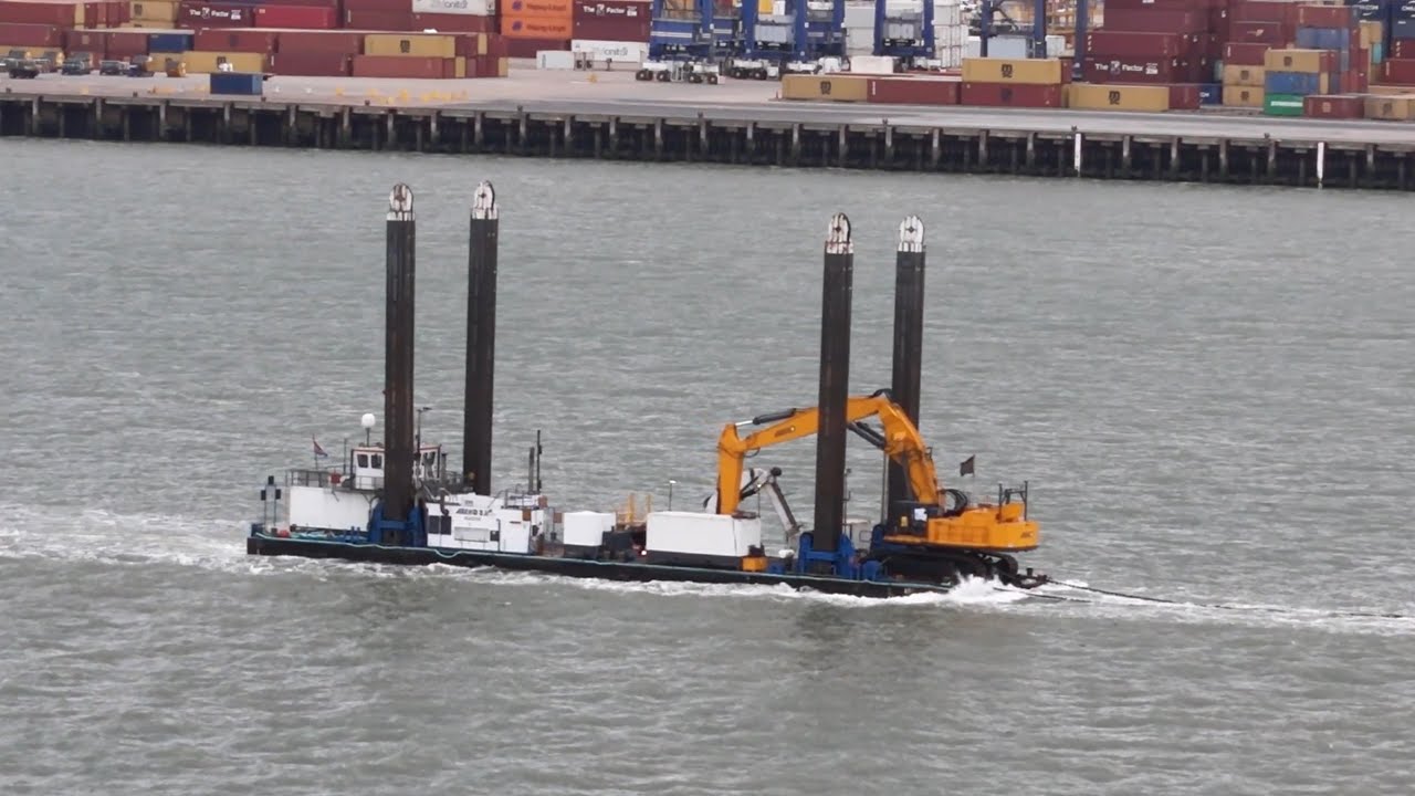 Jack up Back Hoe Dredger, Abeko Server 2. 23/5/25 - YouTube