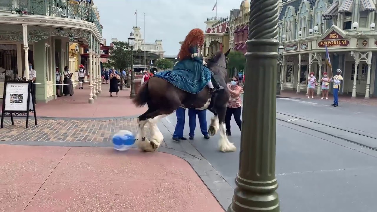 FIXED AUDIO - Merida’s Horse Gets Caught in a Balloon at Disney World ...