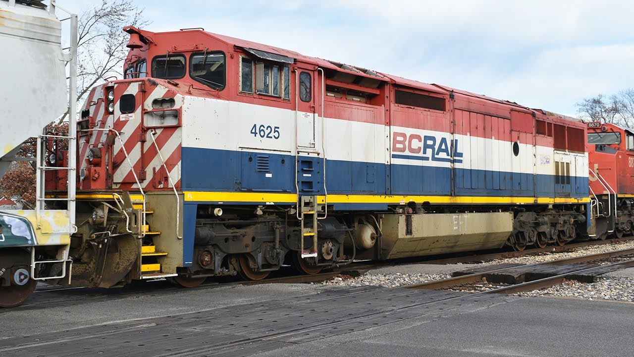 BC Rail C40-8M 4625 trails on CN A40791 - YouTube