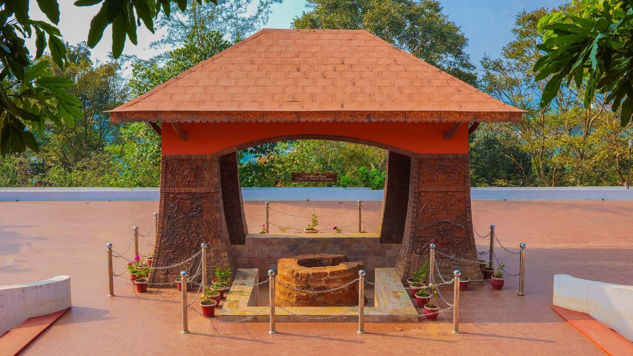 Pazhassi Raja Tomb and Museum | Wayanad - YouTube