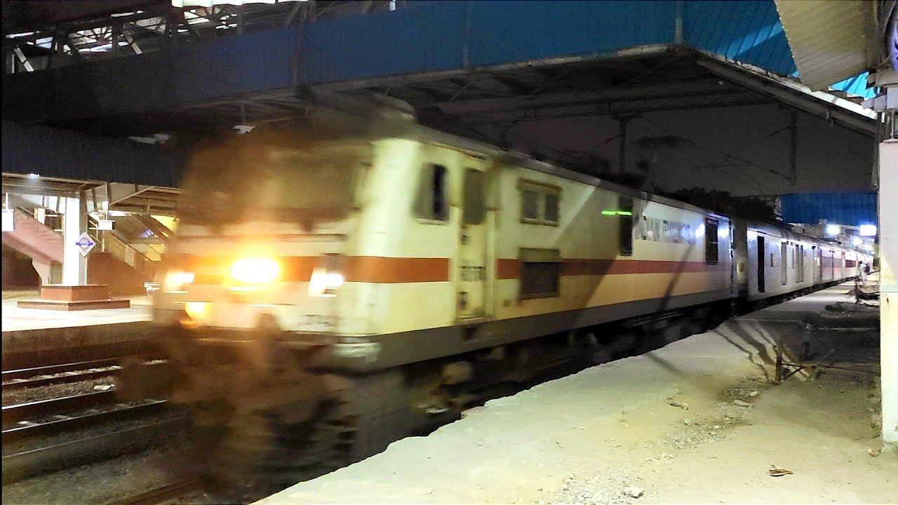 TRAIN 22180 Chennai Central LTT Express Train Arrival Raichur Railway ...