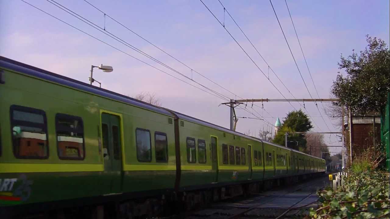 Level Crossing, Merrion Gates - Dart Trains number 8632 and 8606 - YouTube