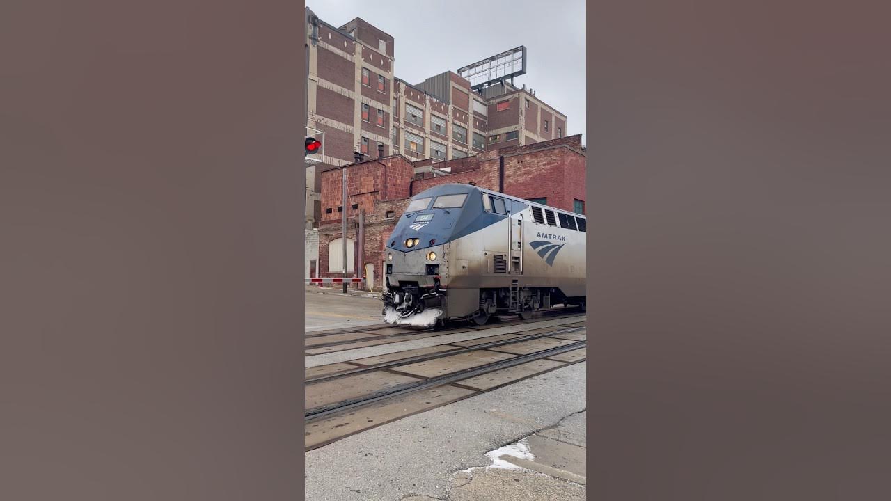 Amtrak borealis 1333 nice horn sequence - YouTube