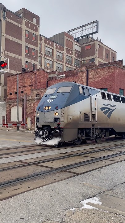 Amtrak borealis 1333 nice horn sequence - YouTube