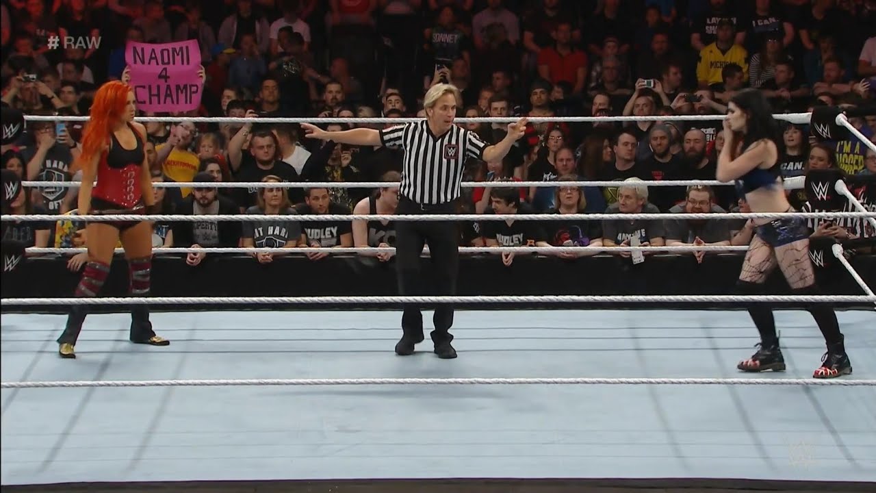 Becky Lynch Vs Paige Wwe Raw 09112015 En Español Youtube