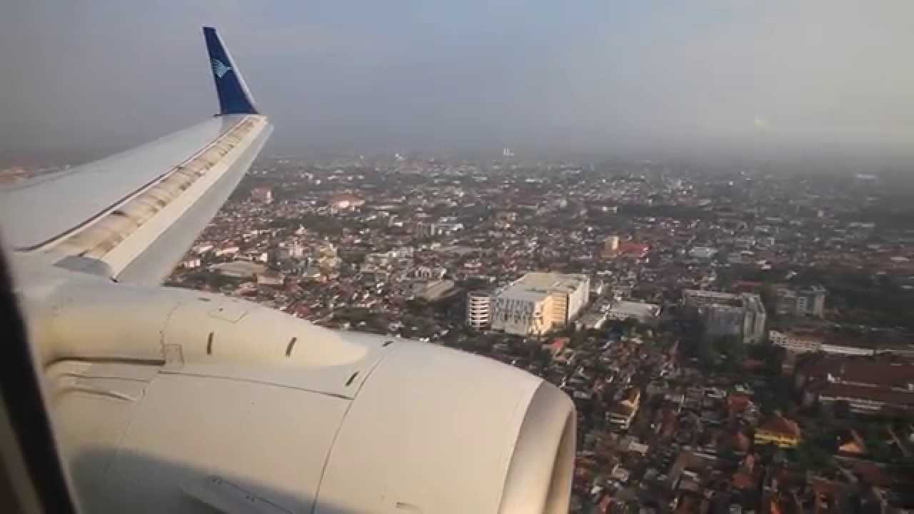Garuda Indonesia PK-GEQ morning landing at Adi Sucipto Airport in ...