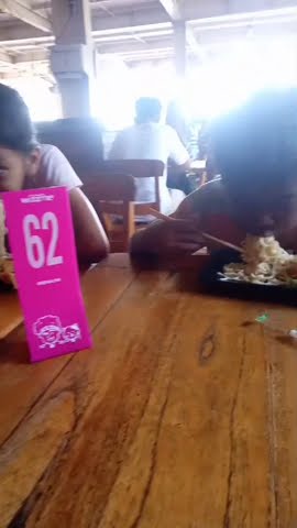 Makan di wizmie dengan mbk Eki - YouTube