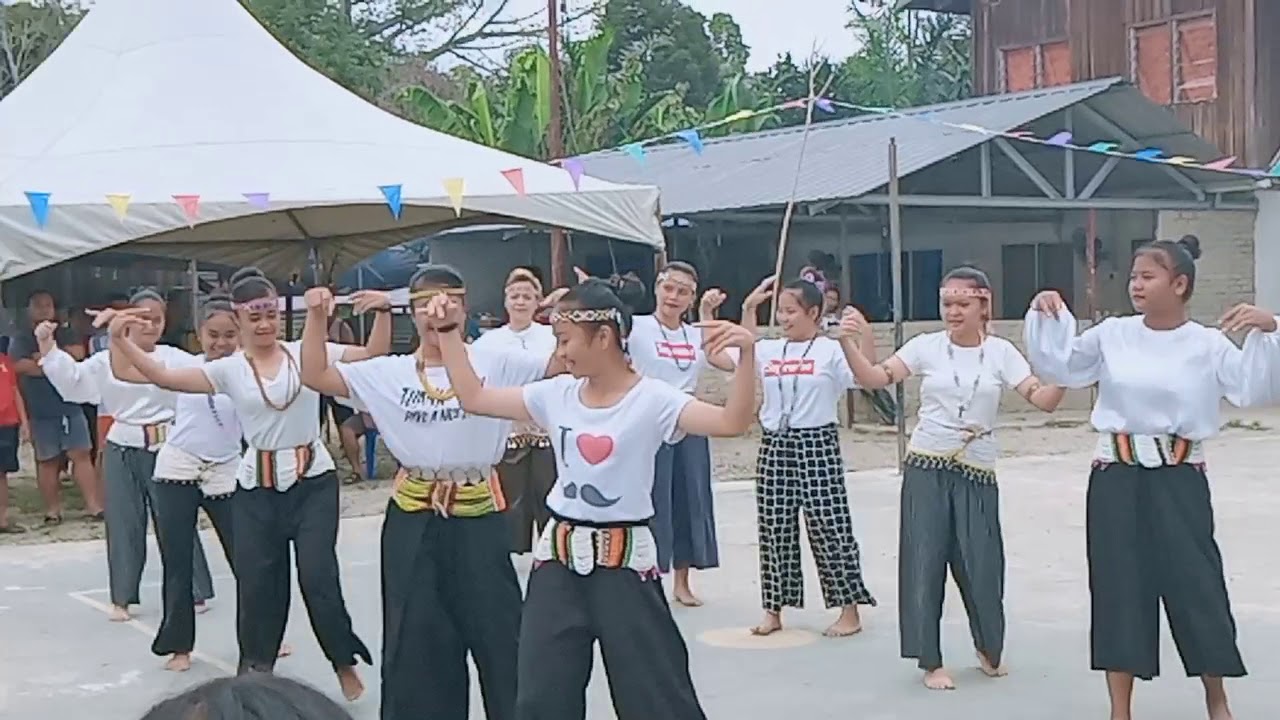 Tarian Murut di sindungon tenom - YouTube