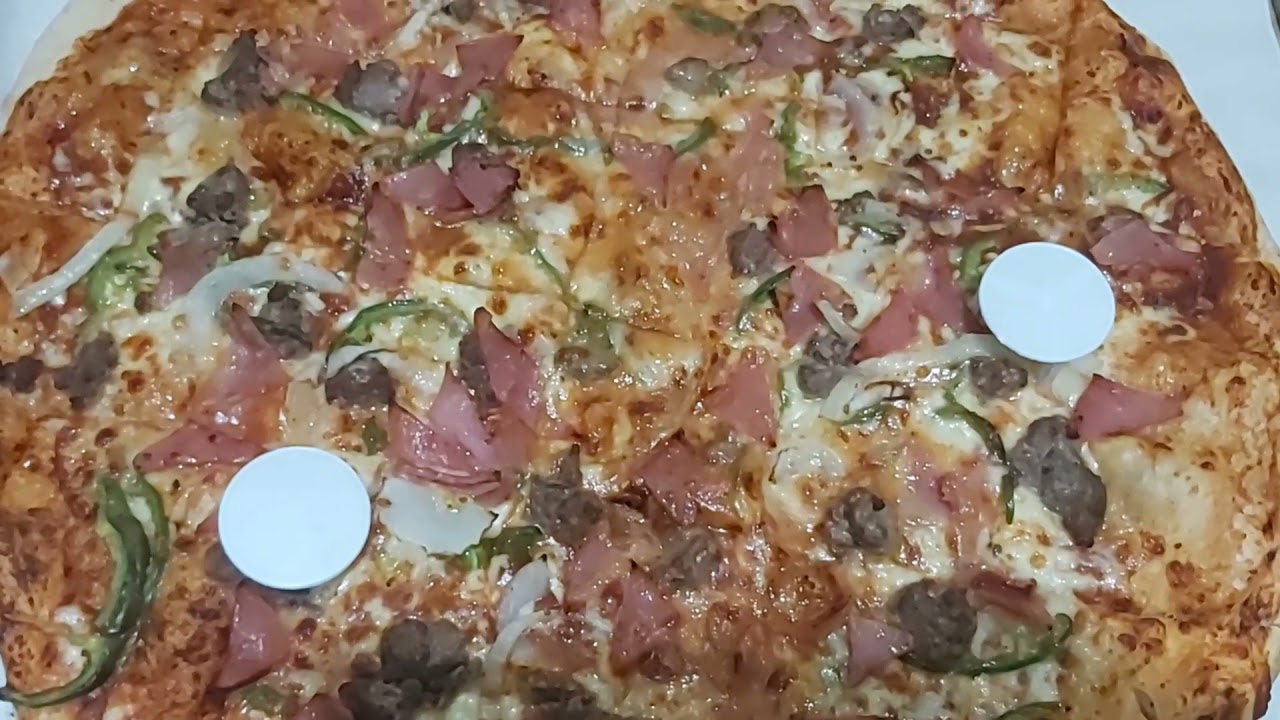 SHAKEYS MANAGERS CHOICE PIZZA - YouTube