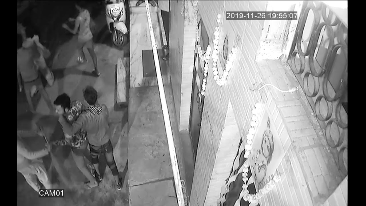 very danger fight on road CCTV CAMERA - YouTube