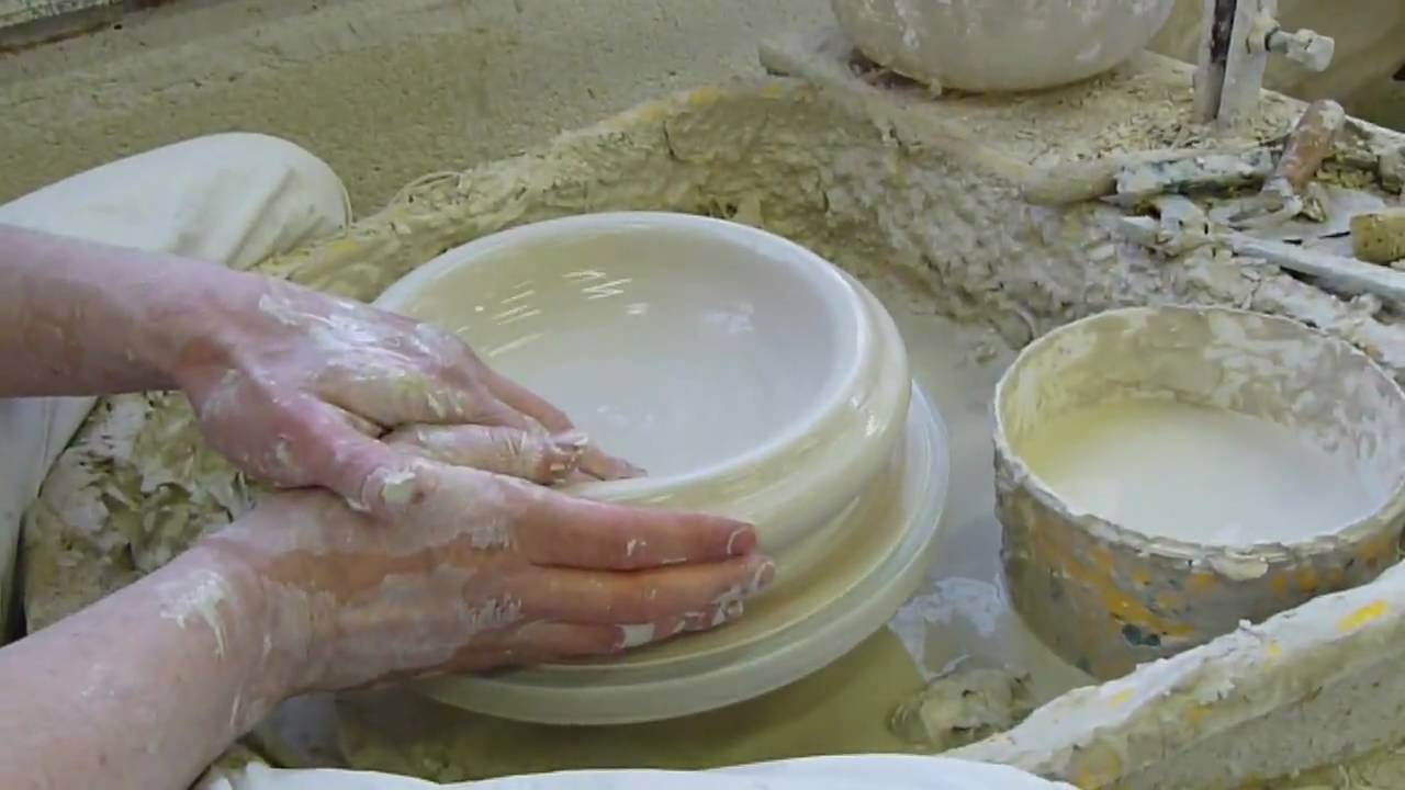 Alex Shimwell Potter... how to use a potter's wheel. - YouTube