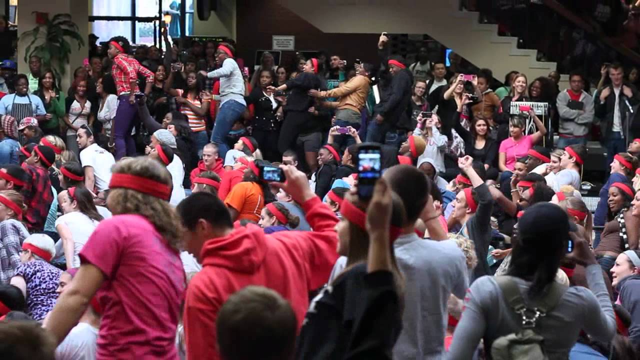 Flash Mob.wmv - YouTube