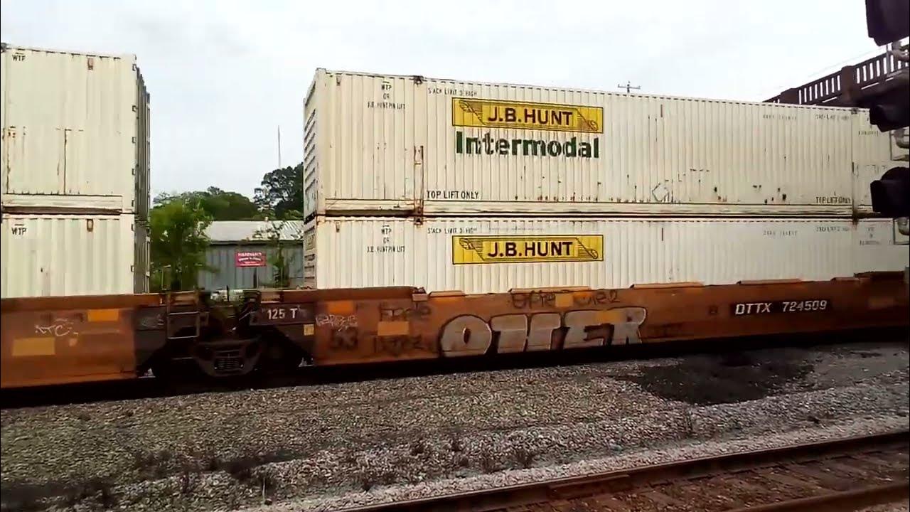 Norfolk Southern intermodal freight train through Dalton Georgia - YouTube