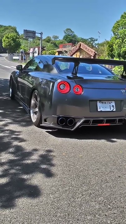 もう旧車の域。生産終了のR35前中期 - YouTube