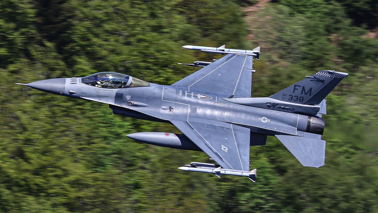 USAF F-16’s 'THE MAKOS' LOW FLY!! - YouTube