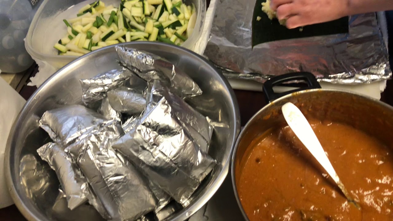 Cómo envolver tamales Salvadoreños - YouTube