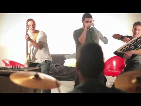 Corny klip: rejtett kamera az öltözőben!