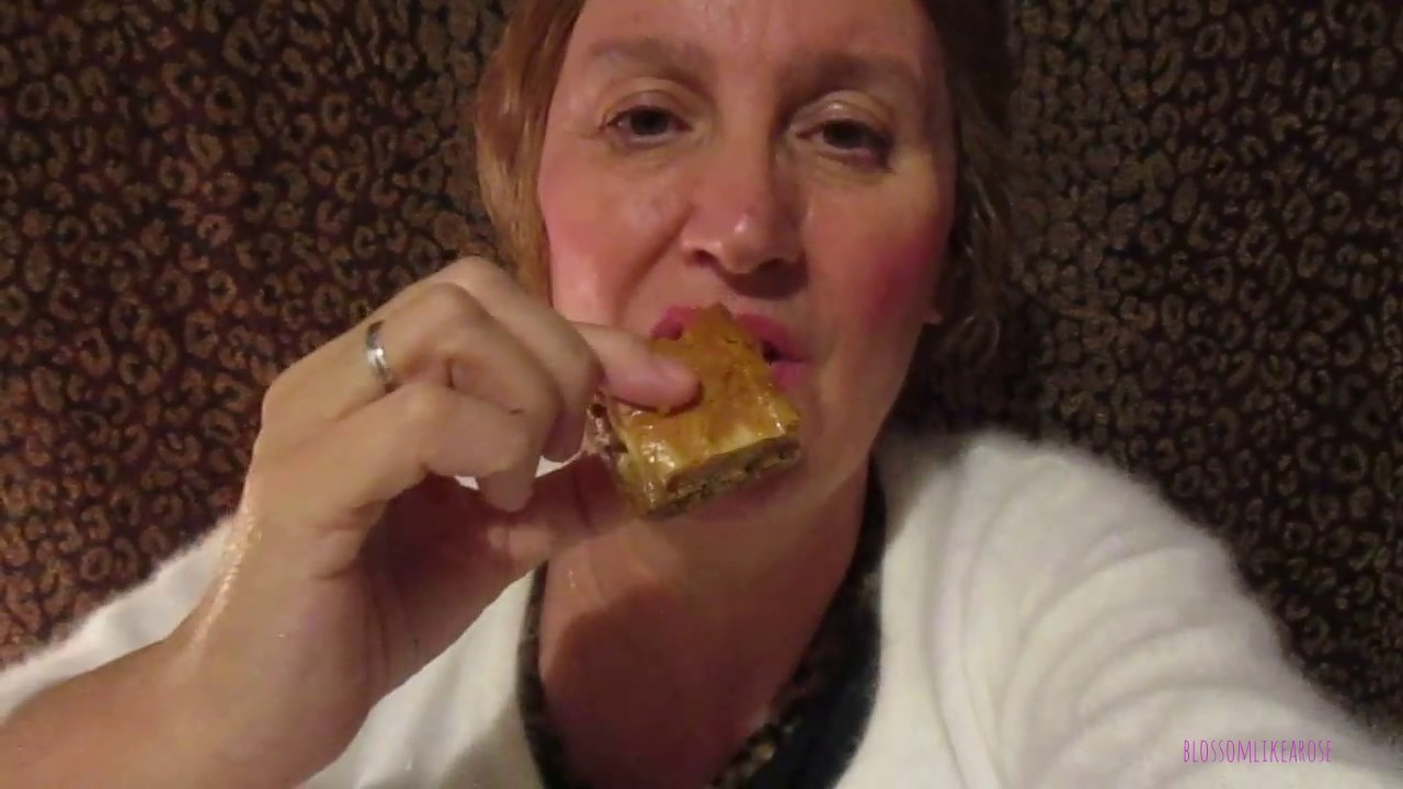 ASMR eating BAKLAVA البقلاوة Loud eating sounds - YouTube